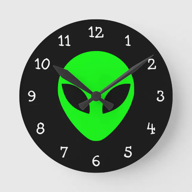 Green Alien Head Round Clock | Zazzle