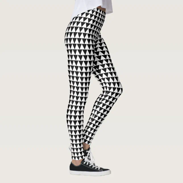 Modern Chic Geometric Black White Triangle Pattern Leggings | Zazzle