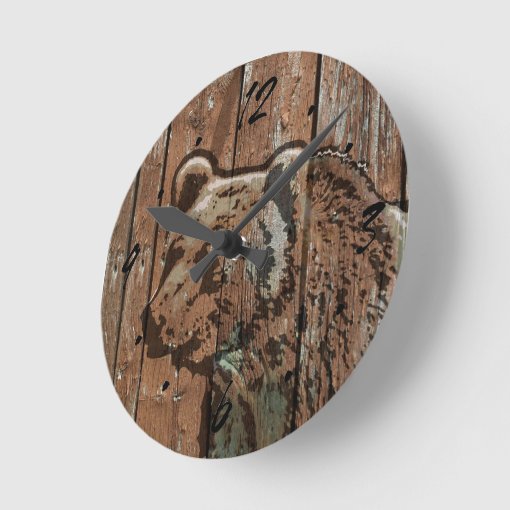 Rustic wood bear round clock | Zazzle