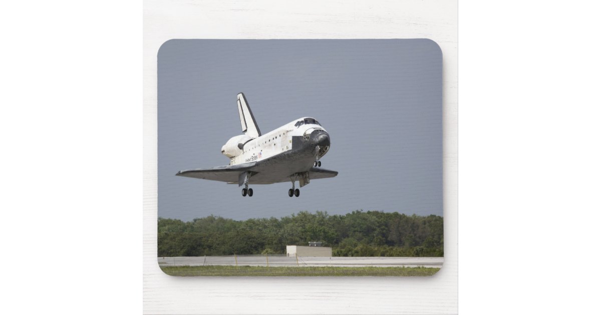 Space Shuttle Discovery approaches landing 2 Mouse Pad | Zazzle